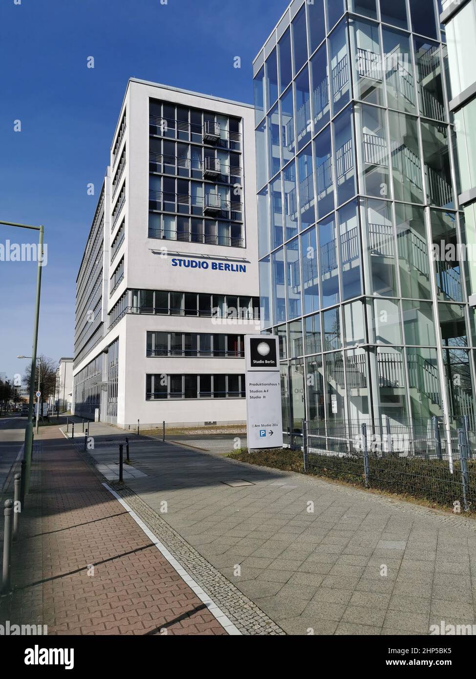 Die Studio Berlin-Adlershof GmbH ist eine Atelierbetriebs- und ...