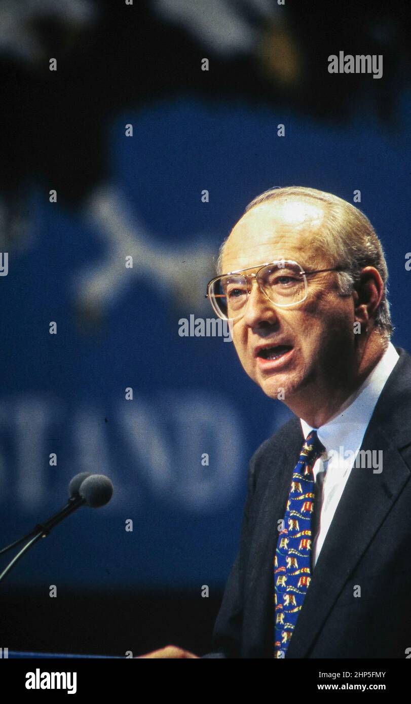 Ross perot 1992 presidential campaign hi-res stock photography and ...