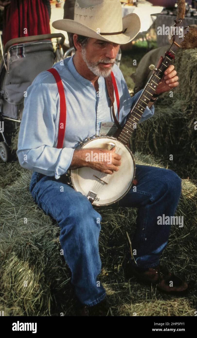 Picking banjo hi-res stock photography and images - Alamy
