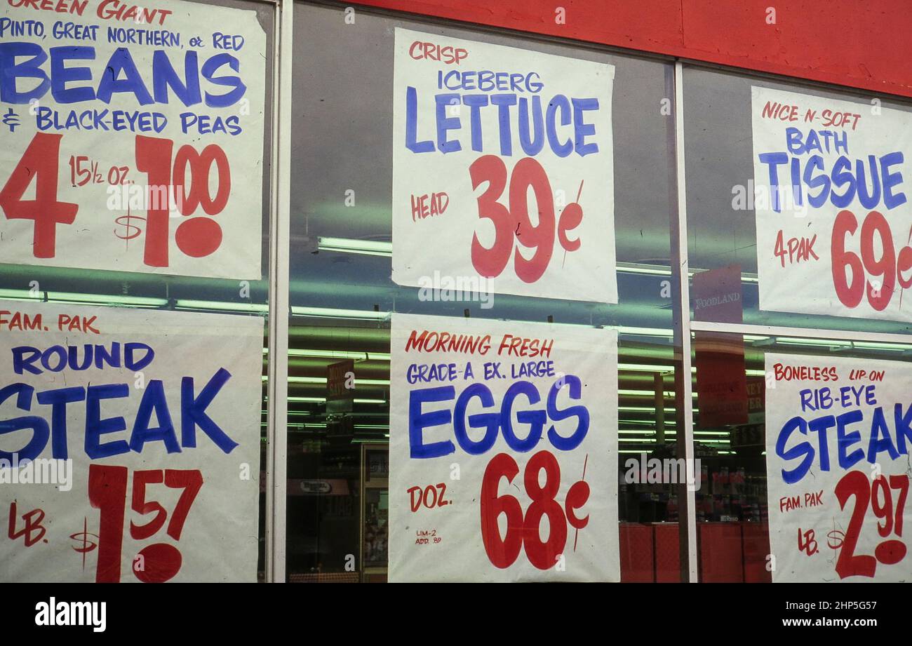 Supermarket pricing signs hi-res stock photography and images - Alamy