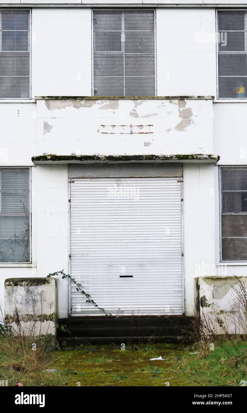 Office window shutters closed due to business closure Stock Photo - Alamy