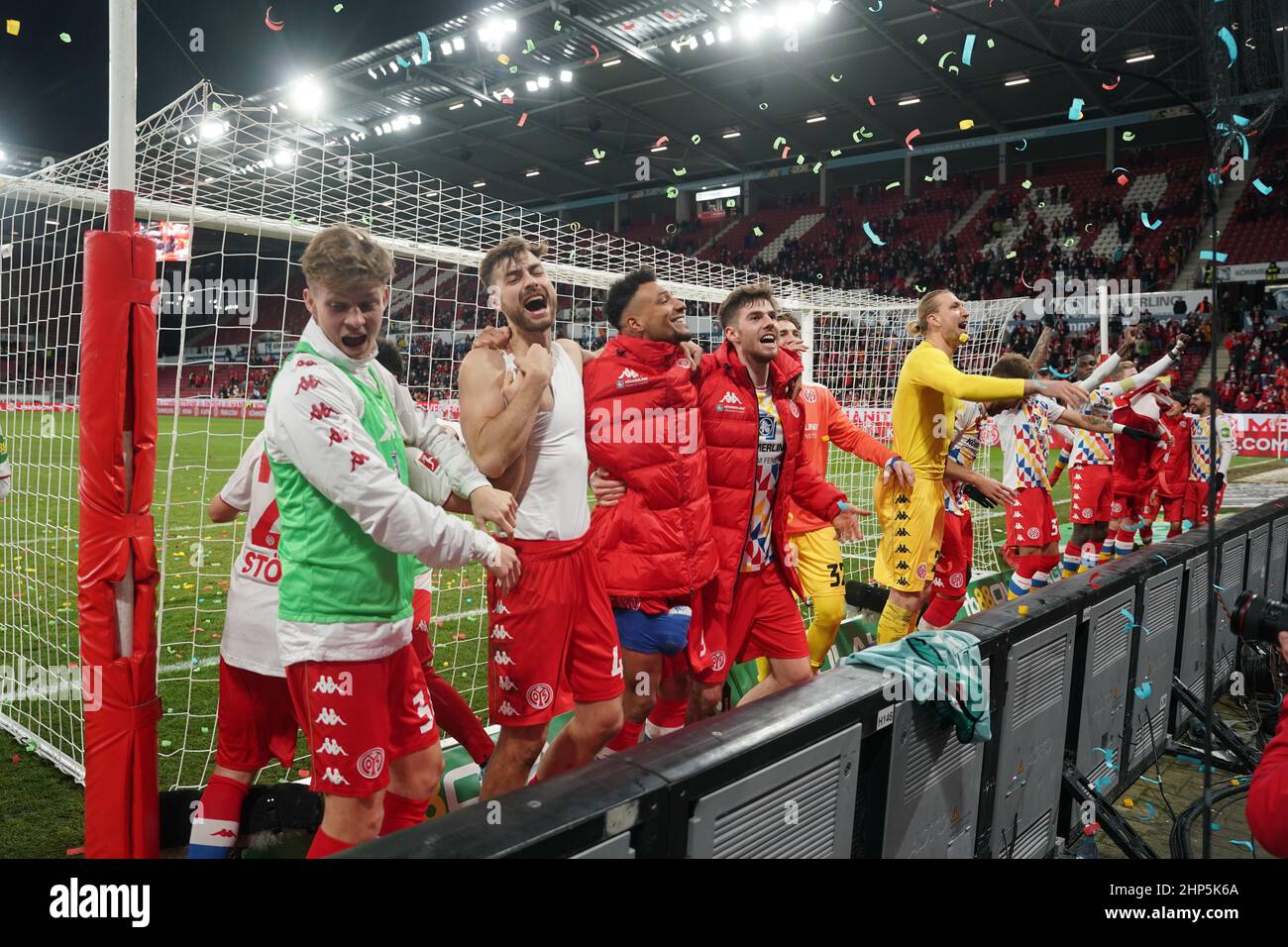 Mainz, Germany. 18th Feb, 2022. Soccer: Bundesliga, FSV Mainz 05 - Bayer Leverkusen, Matchday 23 ...