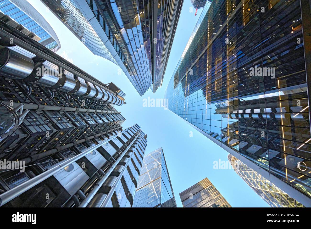London glass buildings hi-res stock photography and images - Alamy