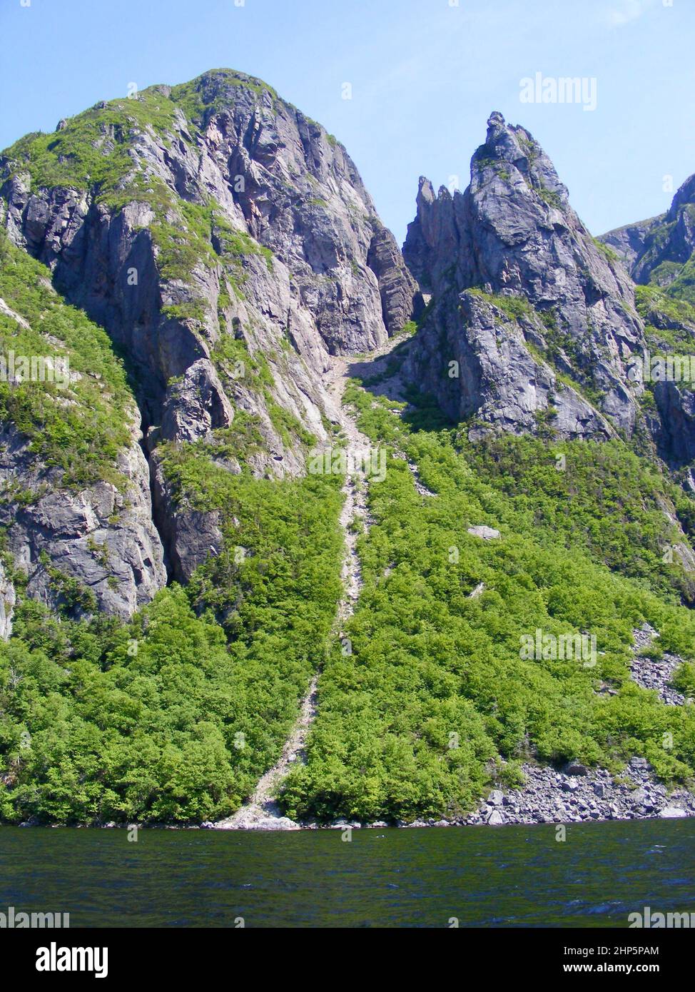 Jagged cliff hi-res stock photography and images - Alamy