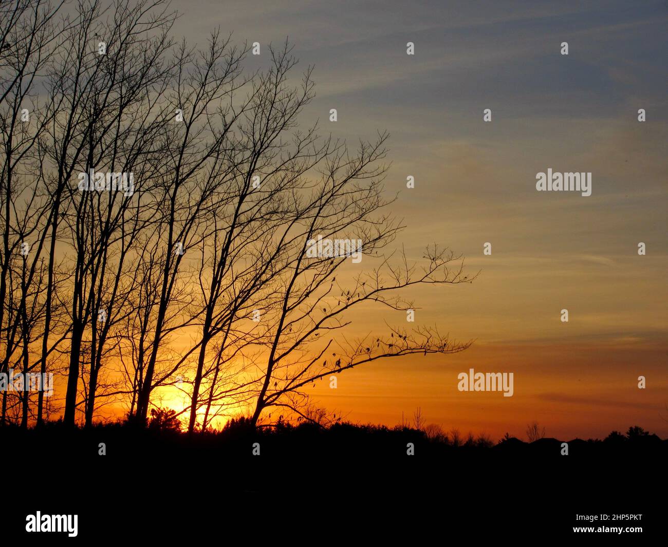 Sun disappearing below the horizon hi-res stock photography and images ...