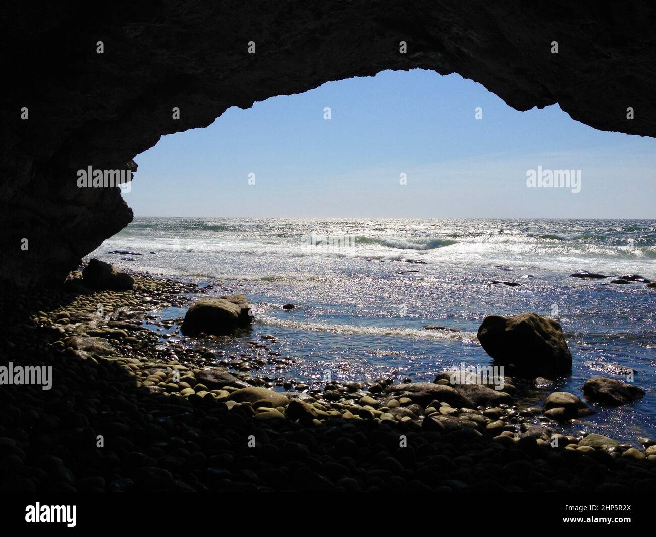 Pebble arch in the water hi-res stock photography and images - Alamy