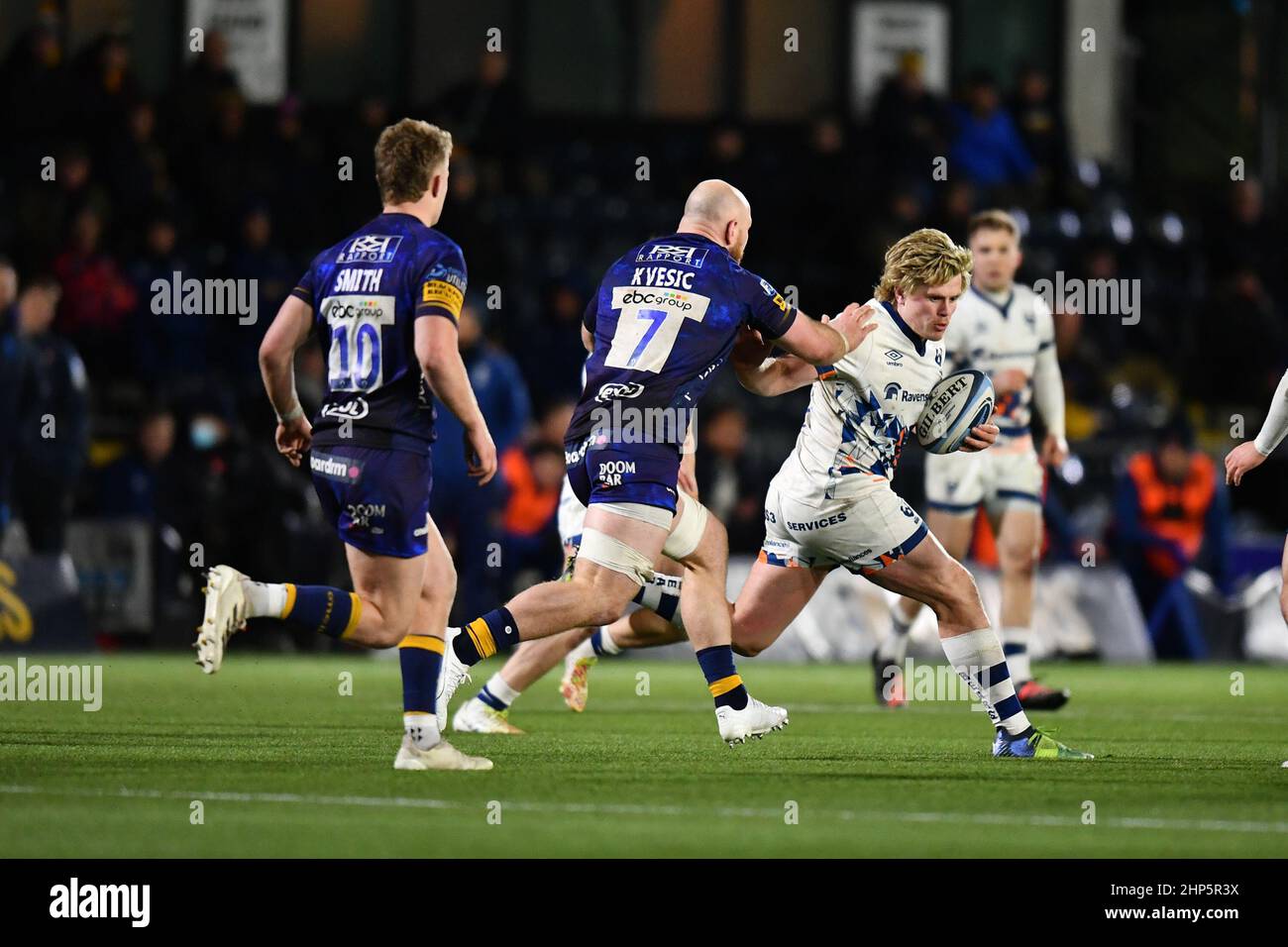 Worcester, UK. 18th Feb, 2022. Matt Kvesic of Worcester Warriors tries ...