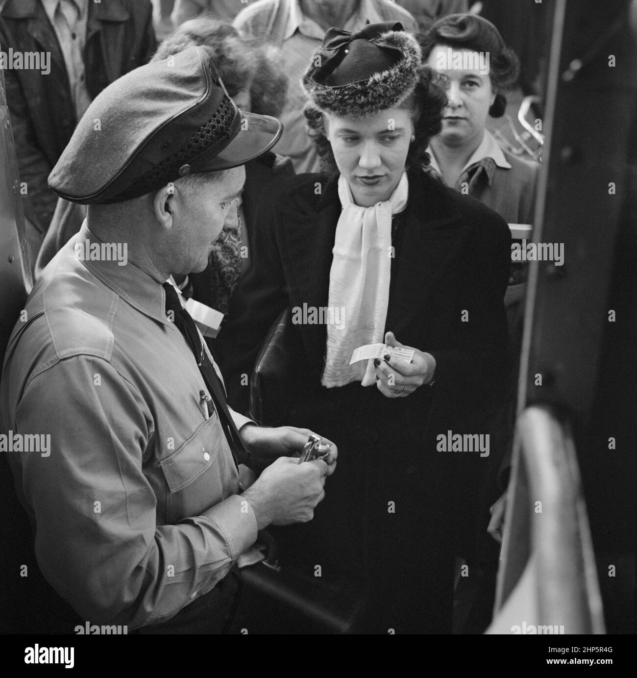 Greyhound bus 1940s hi-res stock photography and images - Alamy