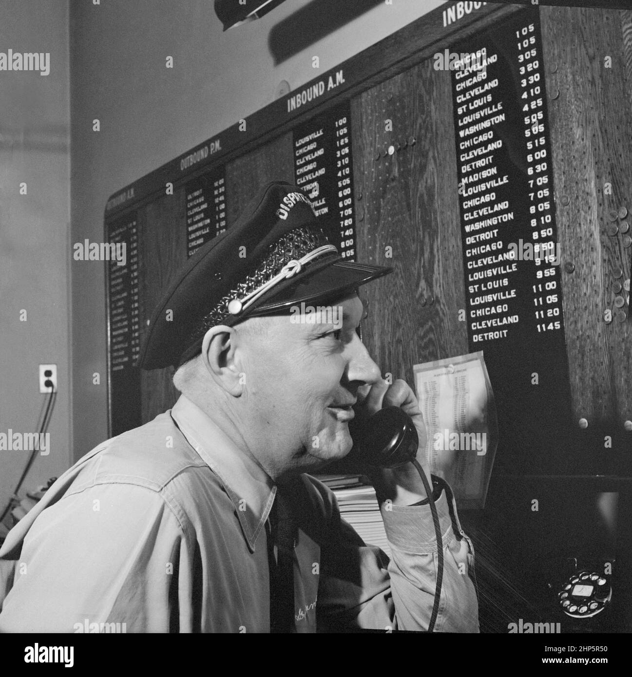 Greyhound bus 1940s hi-res stock photography and images - Alamy