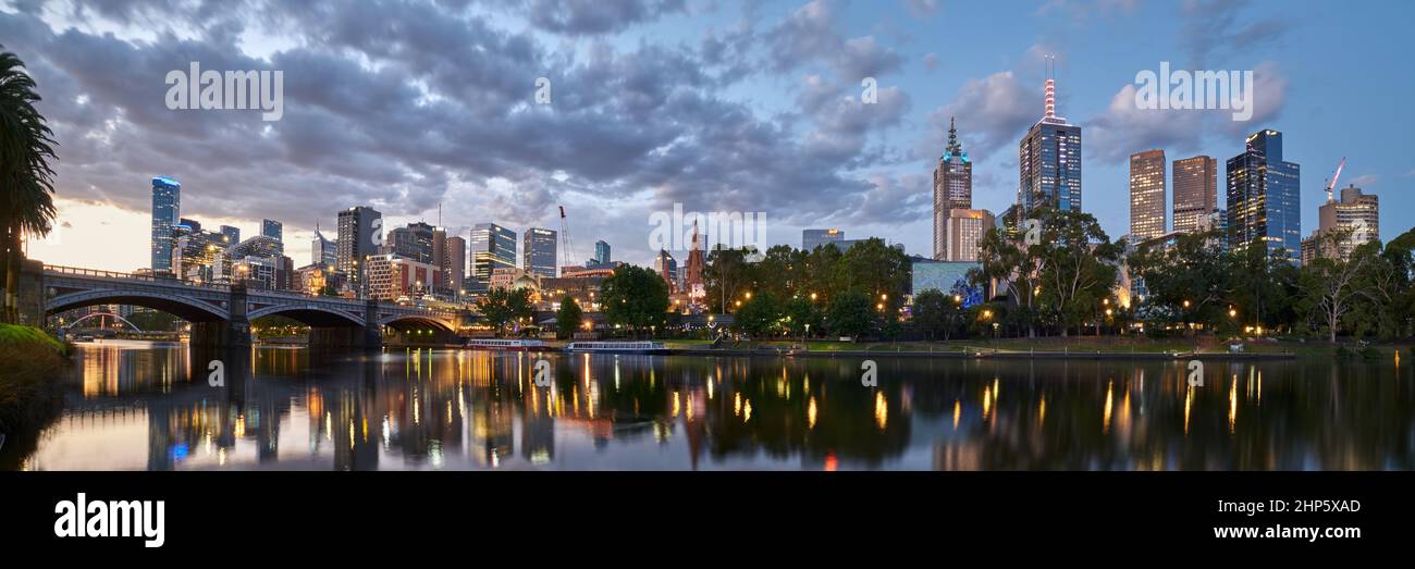 Melbourne skyline panoramic hi-res stock photography and images - Alamy
