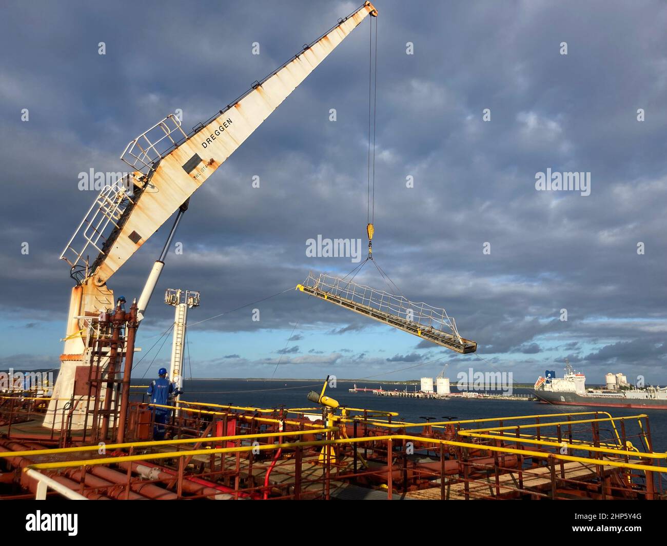 Contract the brow hi-res stock photography and images - Alamy