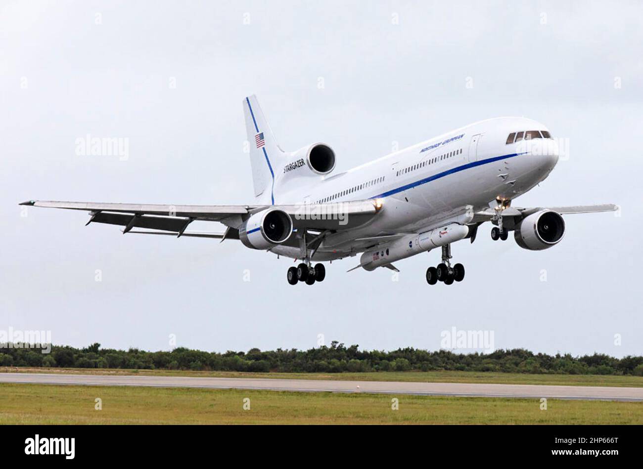 Northrup grumman l1011 stargazer hi-res stock photography and images ...