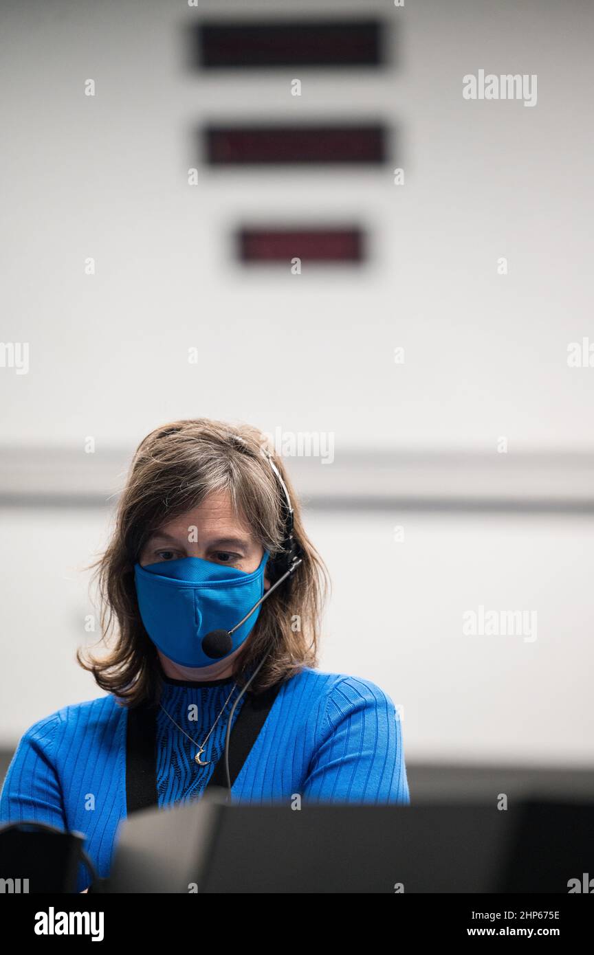 Holly Ridings, NASA’s chief flight director, monitors the countdown ...