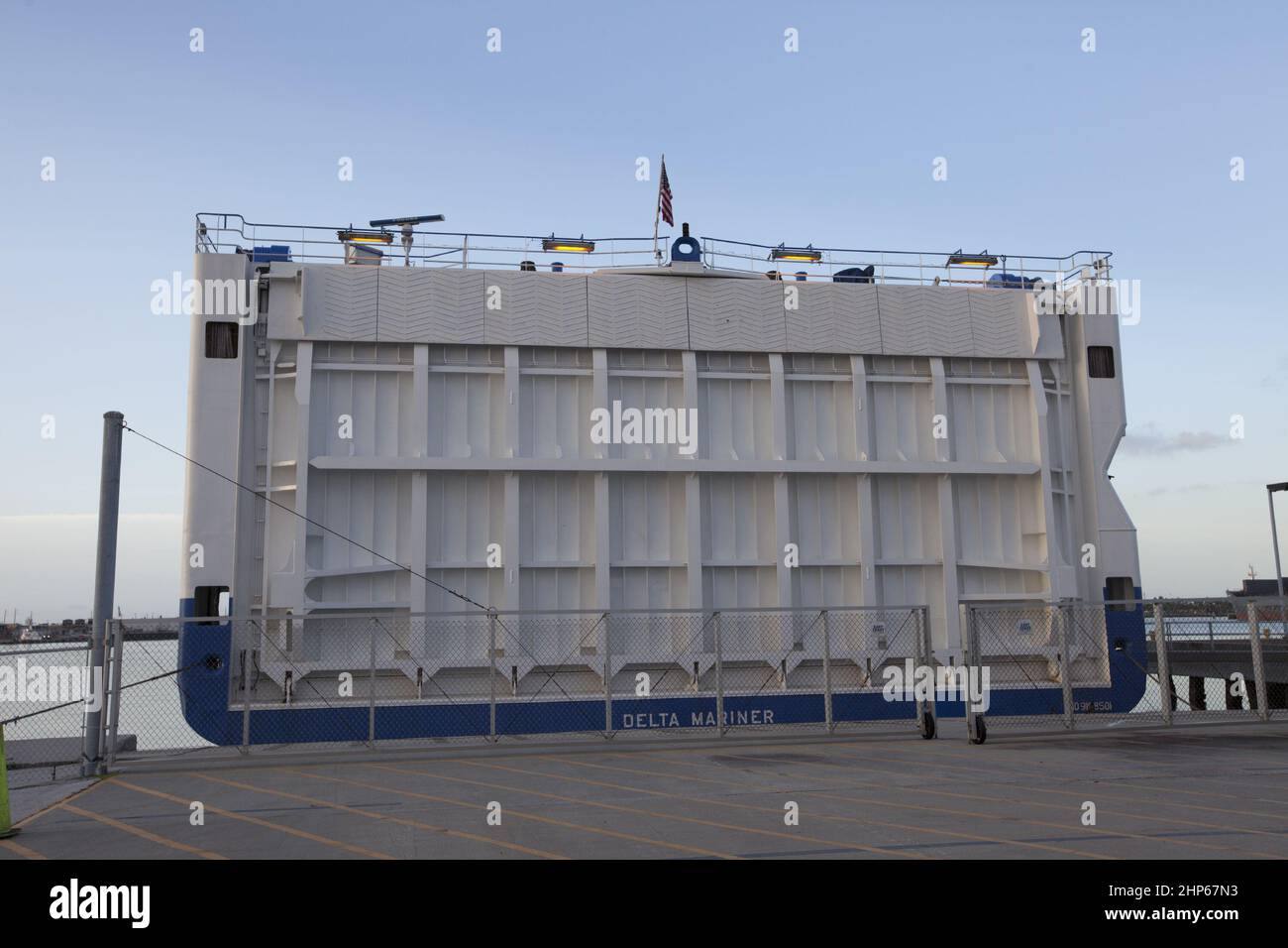The United Launch Alliance barge Delta Mariner arrives at Port ...