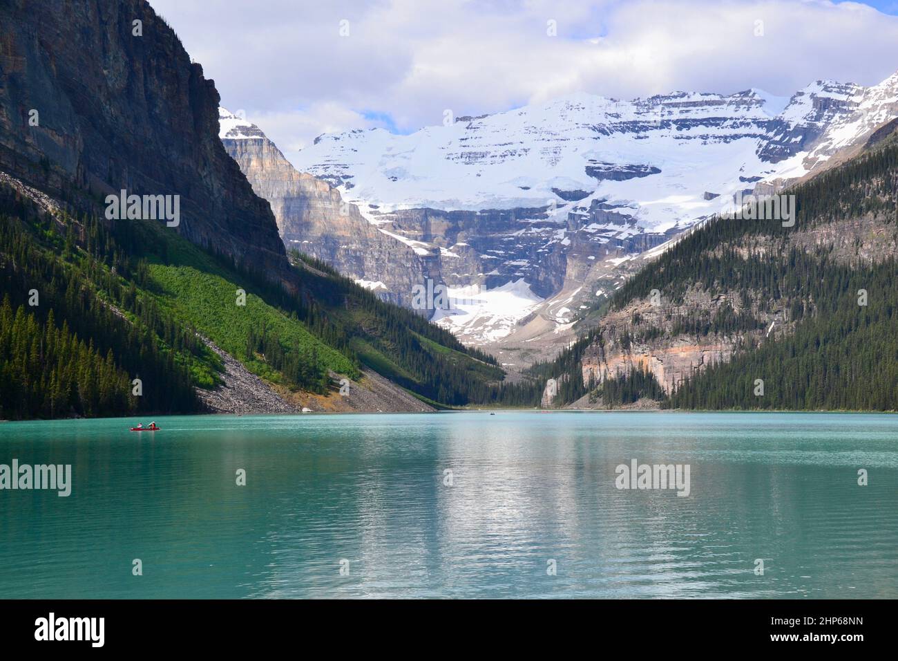 Emerald green water of Lake Louise and mountain reflections in Banff ...