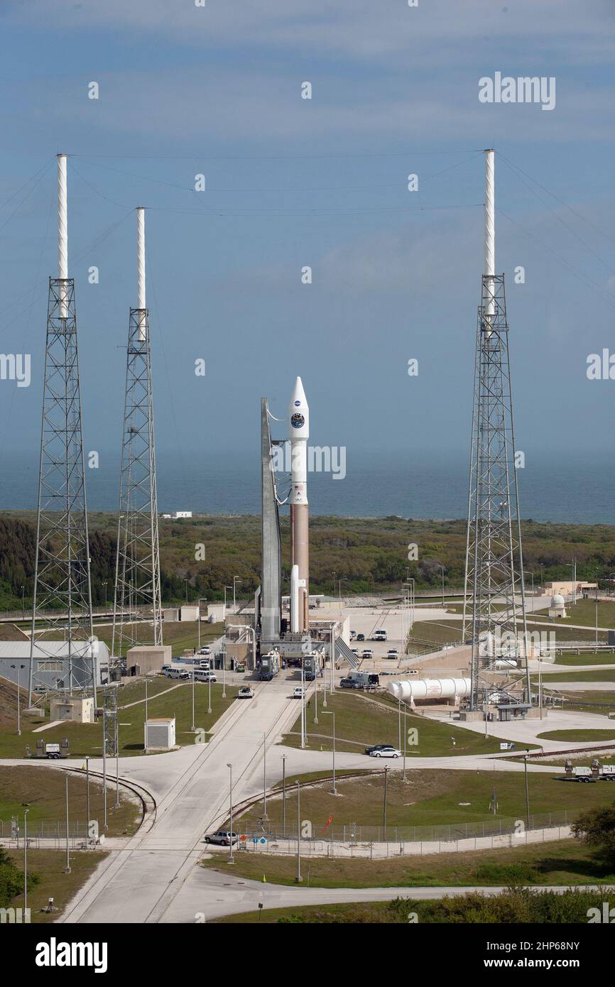 The United Launch Alliance Atlas V rocket is rolled from Vertical ...