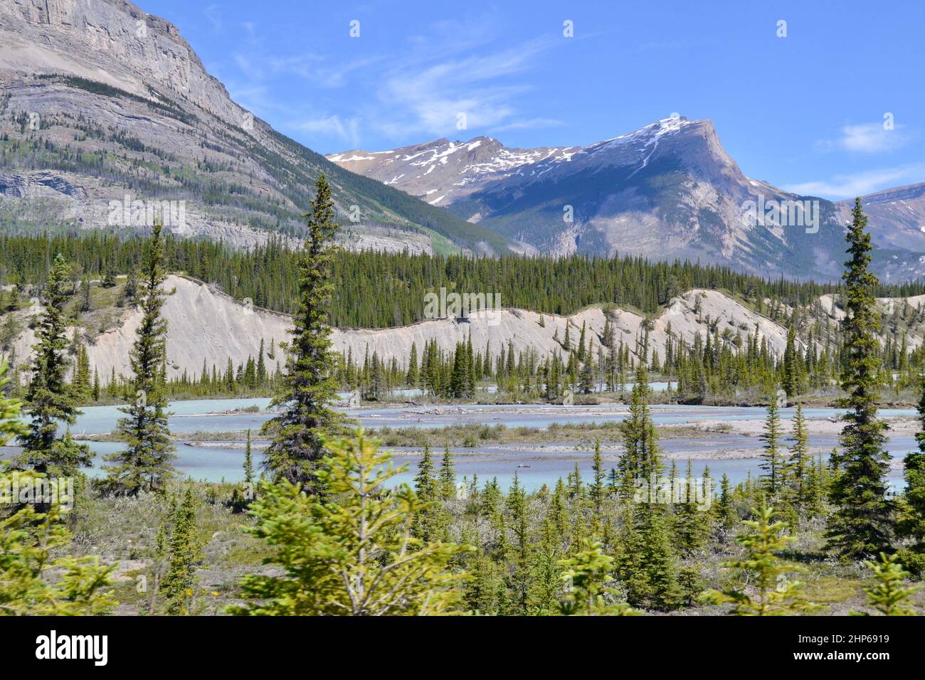 Turquoise water at Saskatchewan River Crossing in Banff National Park ...
