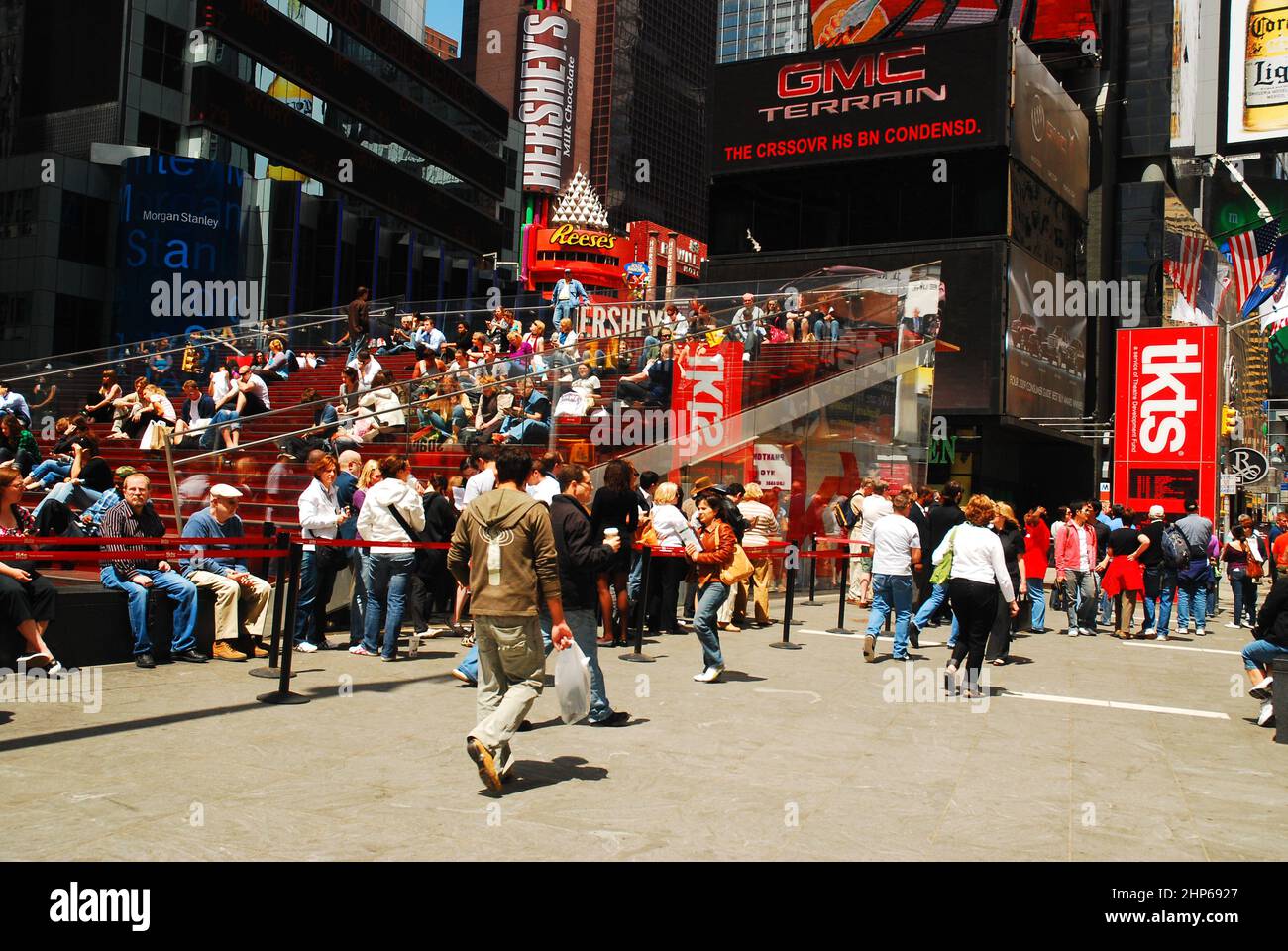 Times square steps hi-res stock photography and images - Alamy