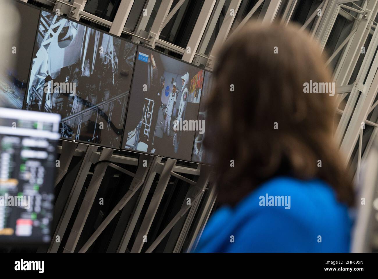Holly Ridings, NASA’s chief flight director, monitors the countdown ...