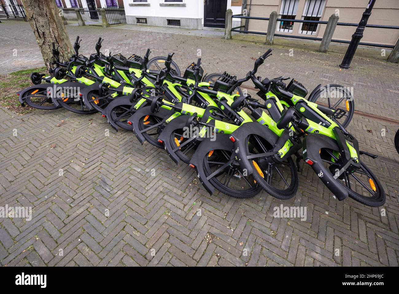 Row electric go sharing hi-res stock photography and images - Alamy
