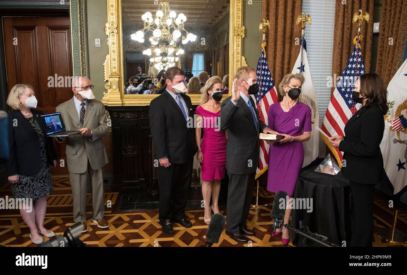 Former Senator Bill Nelson, is ceremonially sworn-in as the 14th NASA ...
