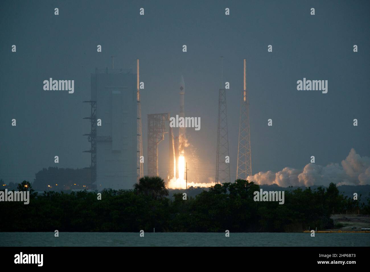 Atlas v rocket lift off hi-res stock photography and images - Alamy