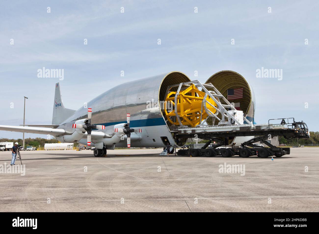 Service module horizontal transporter hi-res stock photography and ...