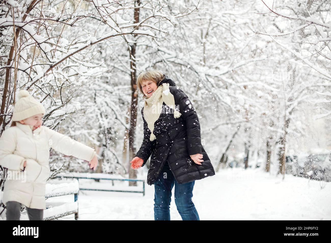 Grandmother grandchildren snow hi-res stock photography and images - Alamy