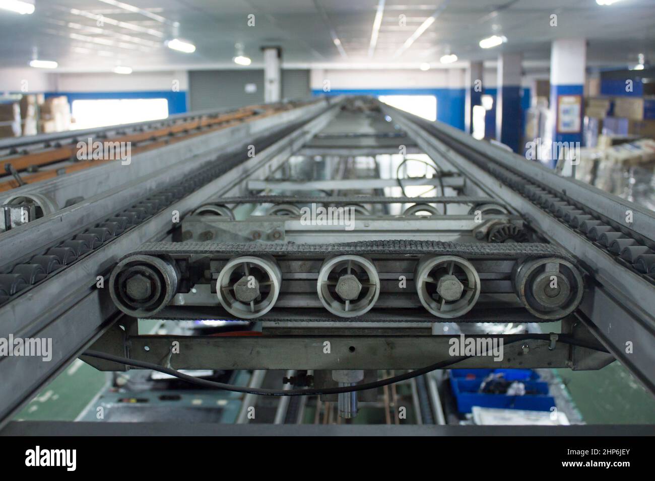 conveyor line assembly Stock Photo - Alamy