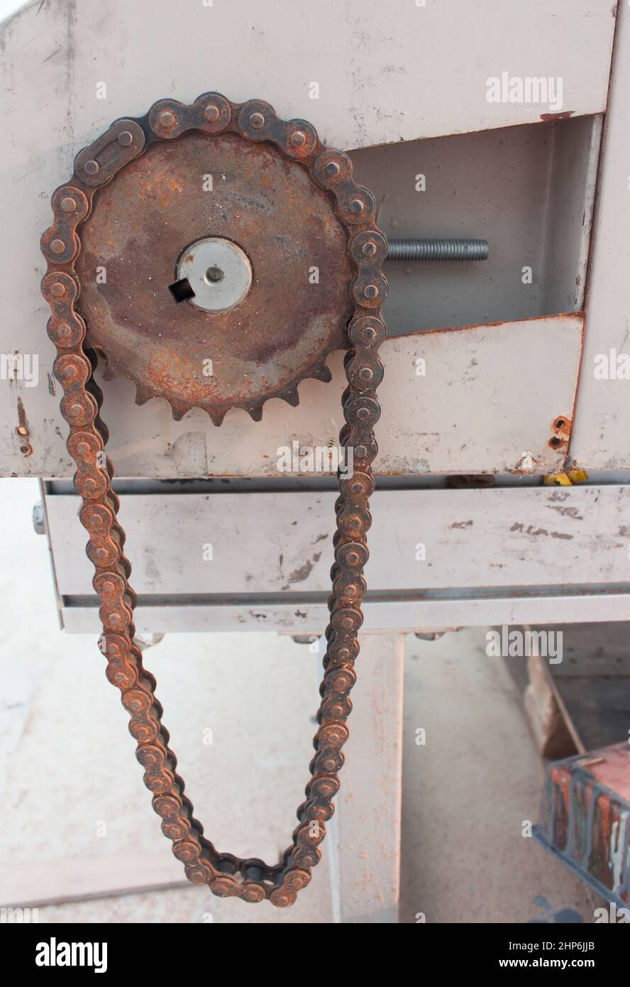 Conveyor chain hi-res stock photography and images - Alamy