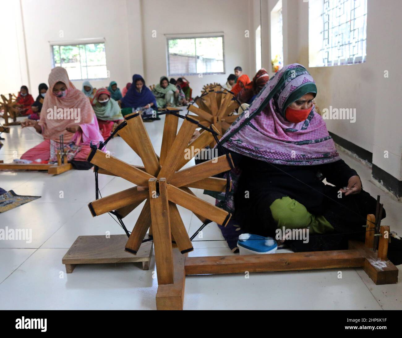 Workers are making sari with traditional tat in Rupganj outskirts of ...
