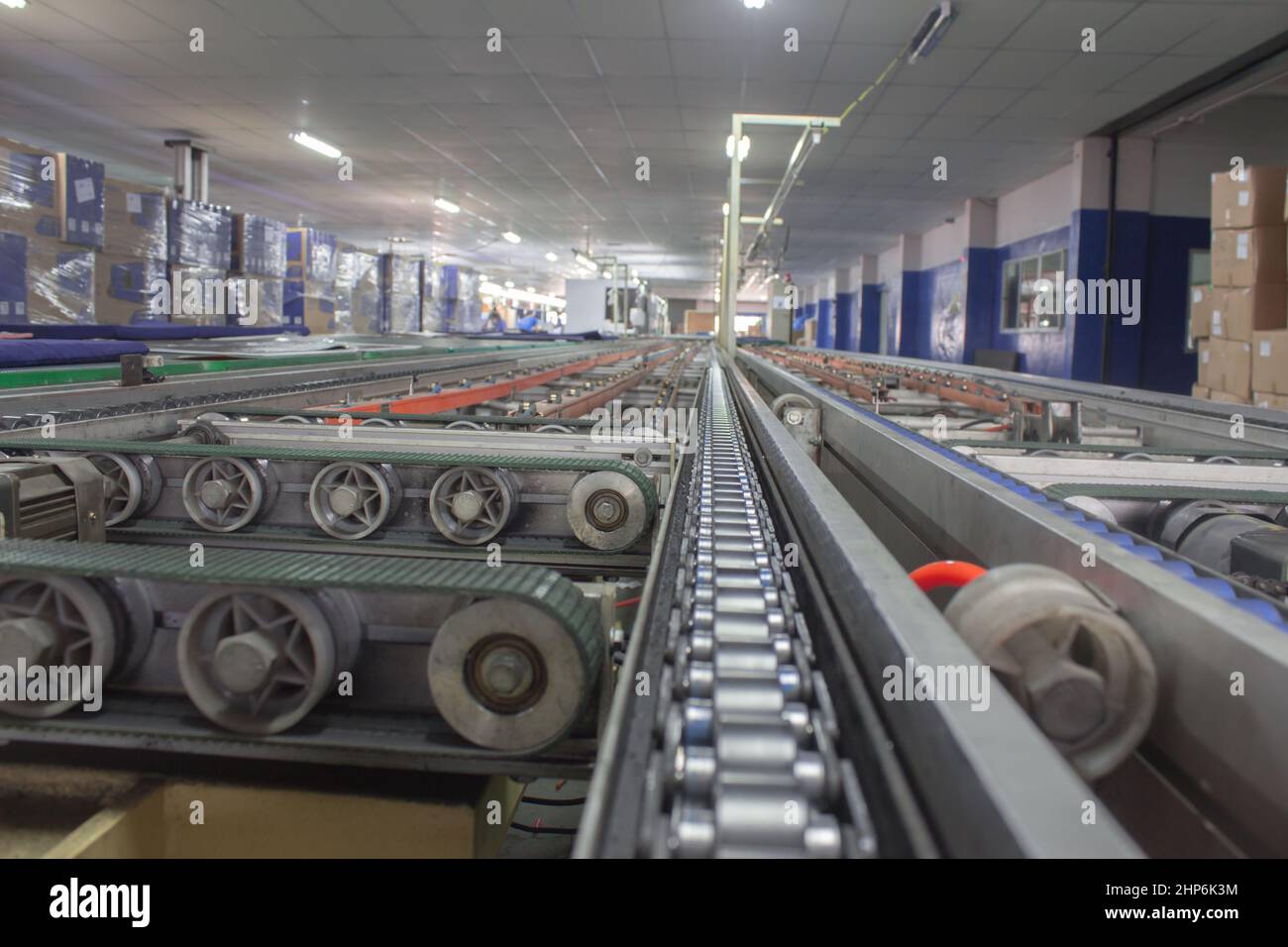 conveyor line assembly Stock Photo - Alamy
