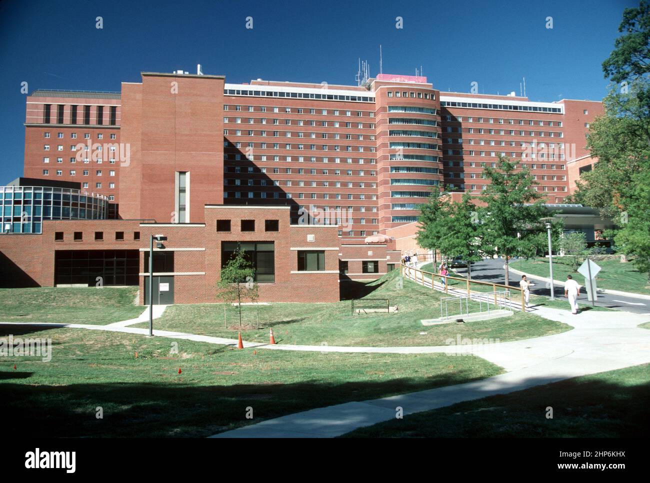 Warren g magnuson clinical center hi-res stock photography and images ...