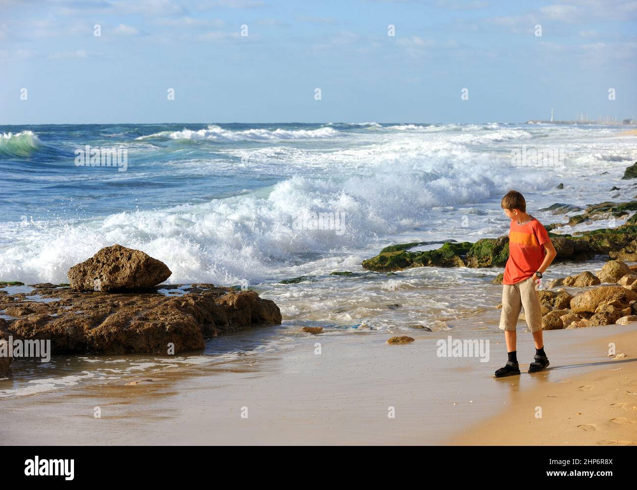 Boy on the shore hi-res stock photography and images - Alamy