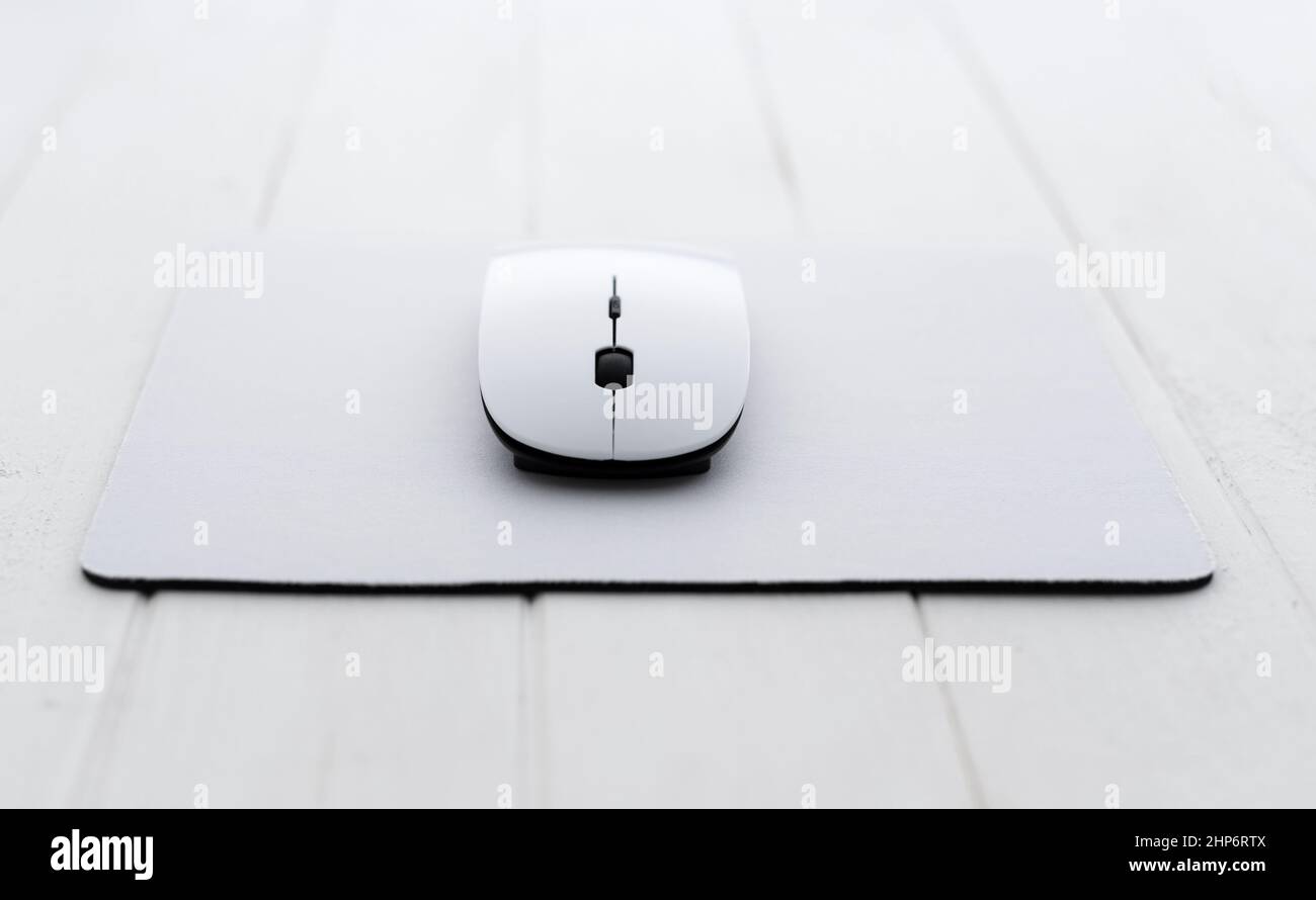 white computer mouse Stock Photo - Alamy