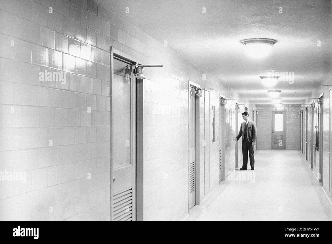 NCI Building 6 InteriorDescription Interior hallway of the National ...