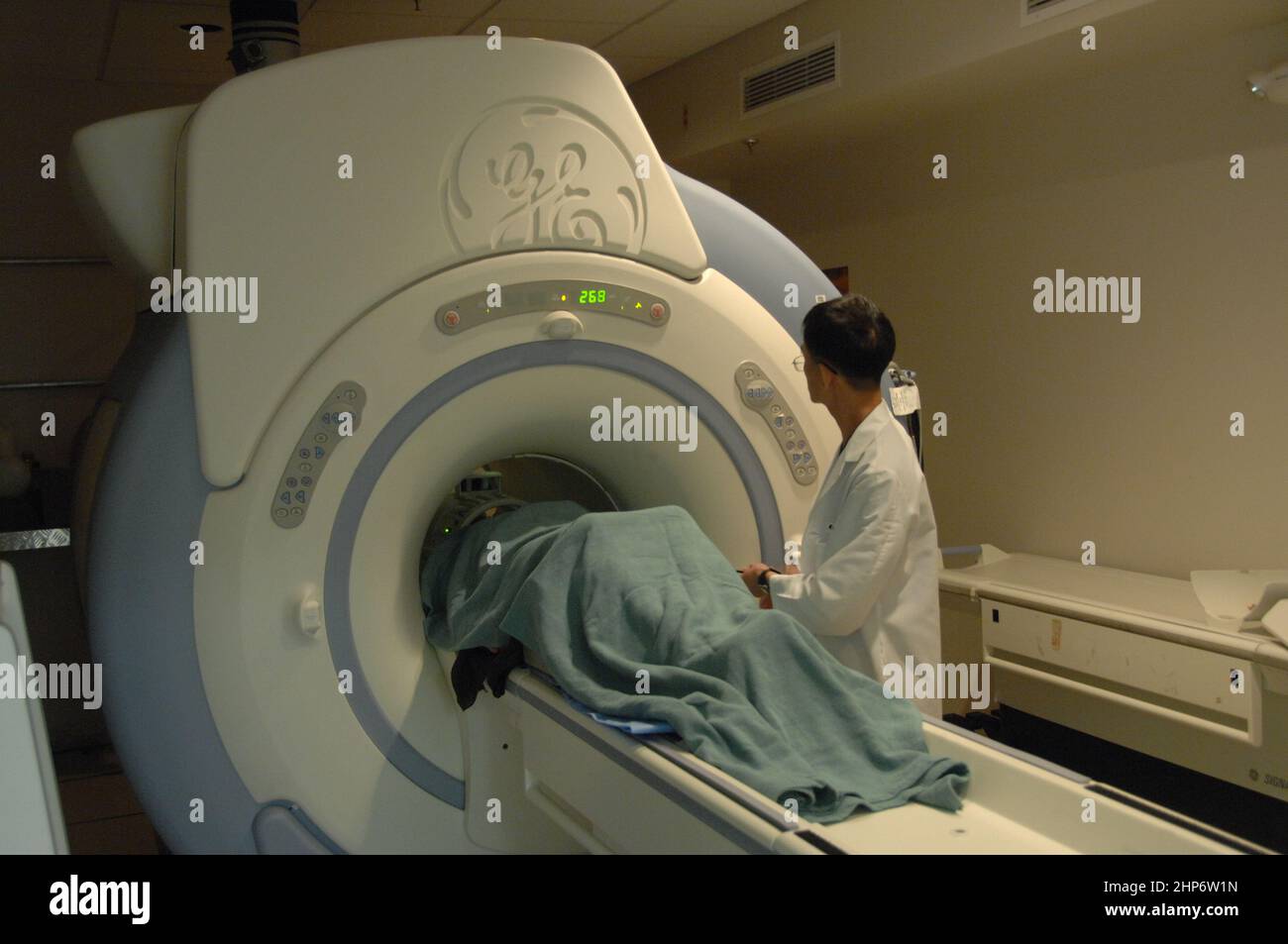 2000s mri hi-res stock photography and images - Alamy