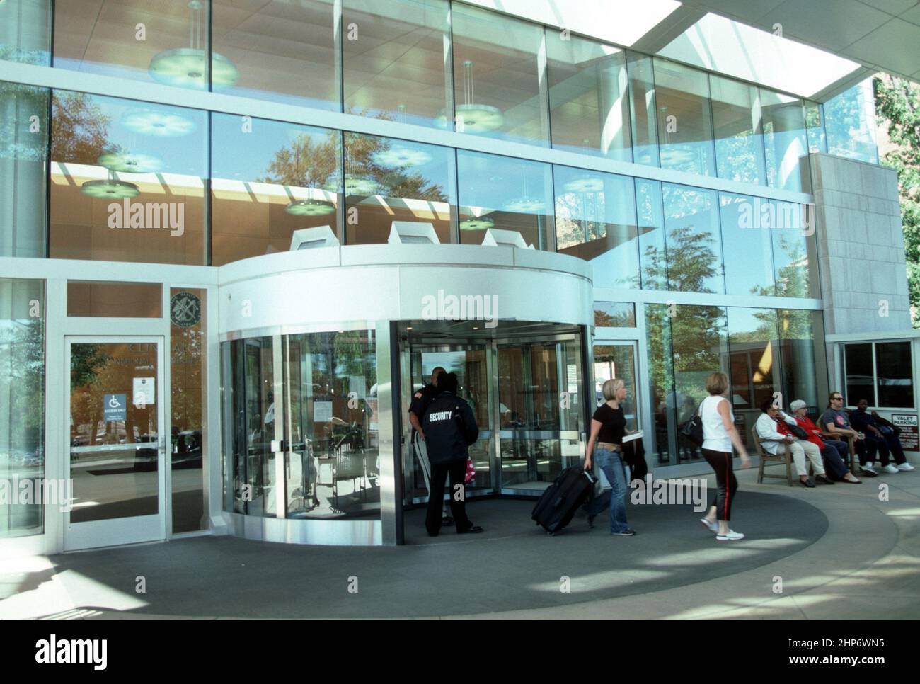 Warren g magnuson clinical center hi-res stock photography and images ...