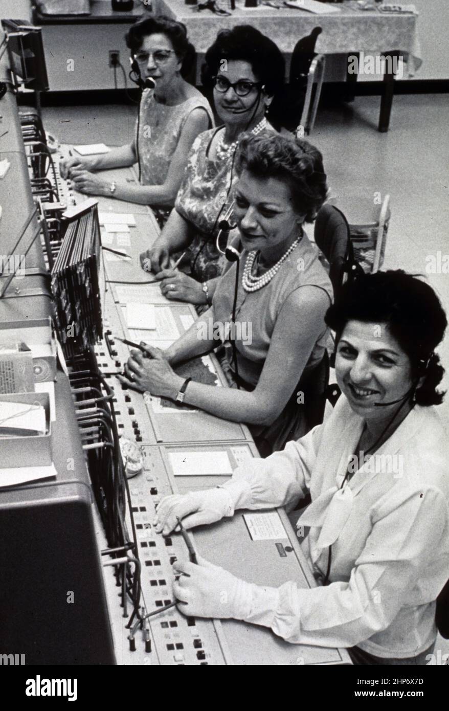 1950s switchboard operators hi-res stock photography and images - Alamy