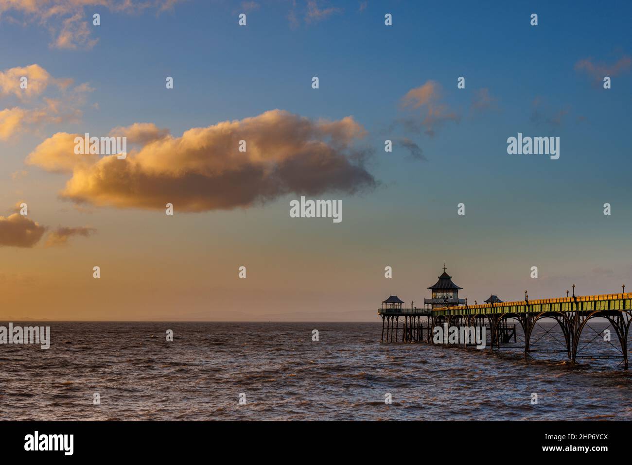 Overhead arch hi-res stock photography and images - Alamy