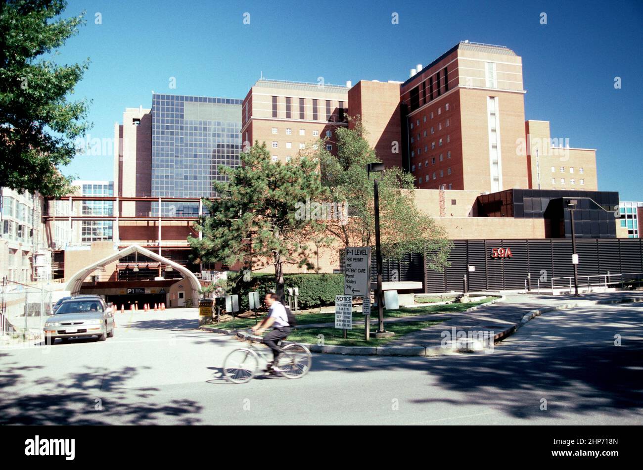 Warren g magnuson clinical center hi-res stock photography and images ...