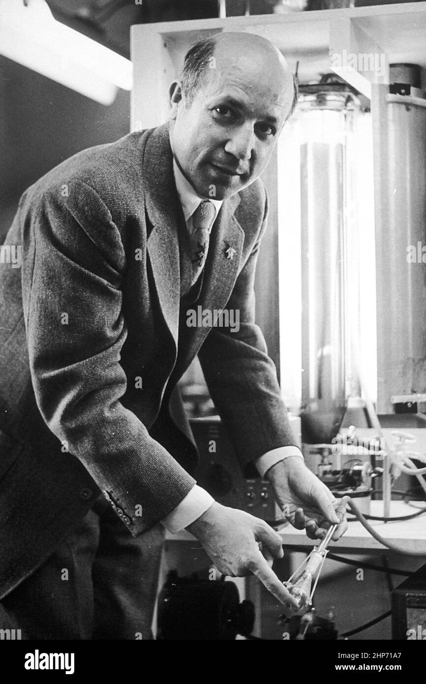 1961 nobel prize hi-res stock photography and images - Alamy