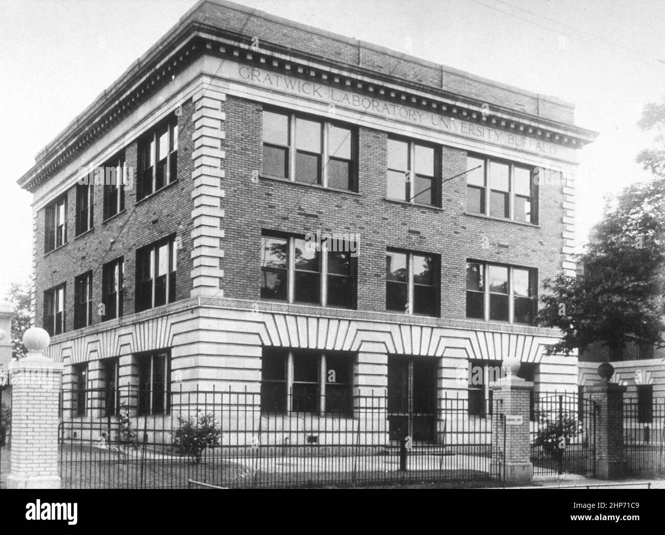Gratwick laboratories (Roswell Park Memorial Institute). First cancer ...