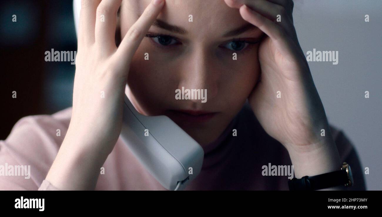 Julia garner in hi-res stock photography and images - Alamy