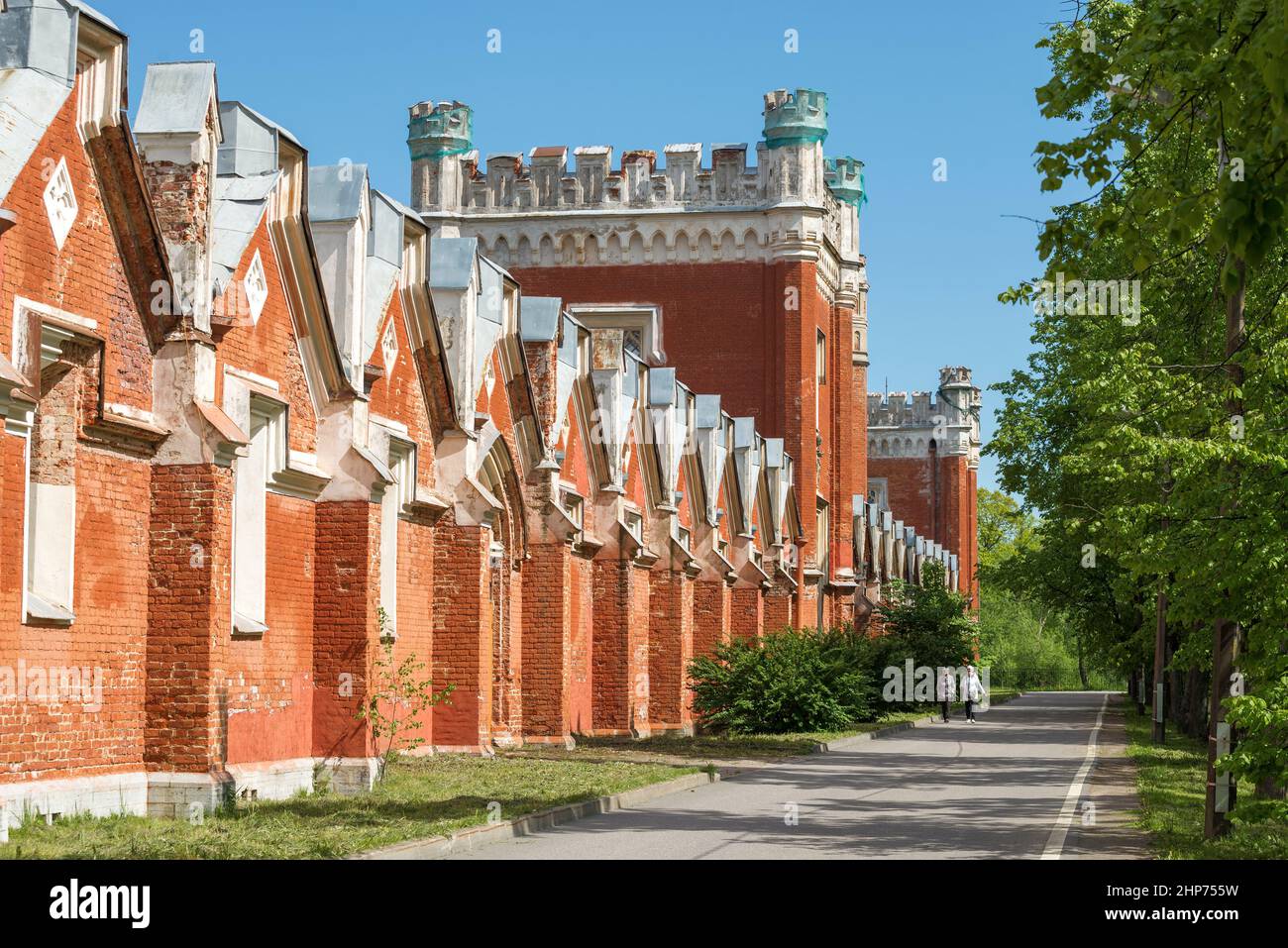 PETRODVORETS, RUSSIA - MAY 29, 2021: Sunny May day at the ancient ...