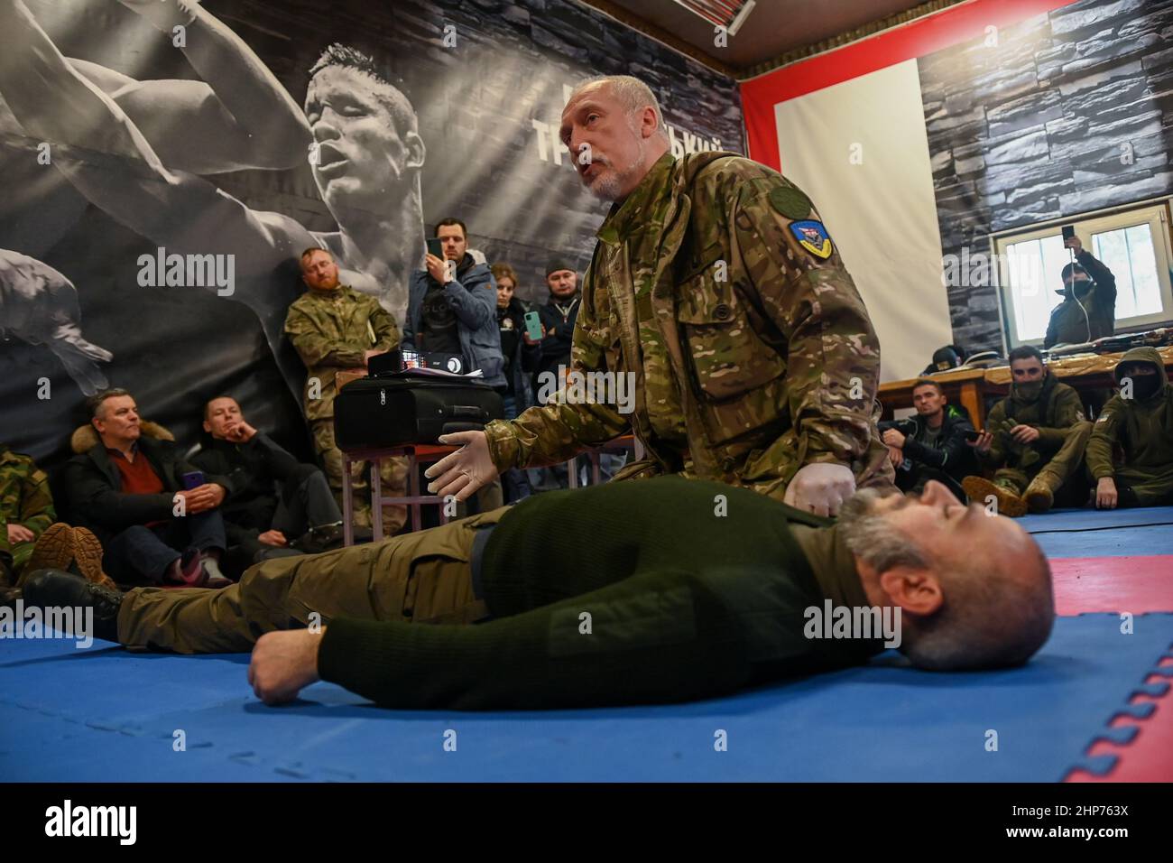 Ukrainian medic 2022 hi-res stock photography and images - Alamy