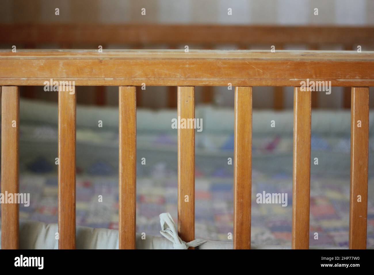 Modern contemporary vertical wooden slats hi-res stock photography and ...