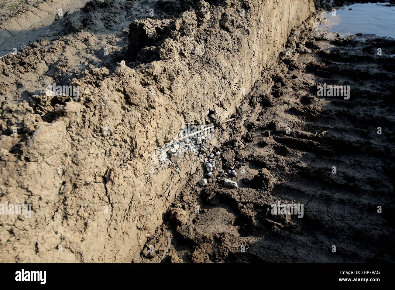 Field grass mud ditch hi-res stock photography and images - Alamy