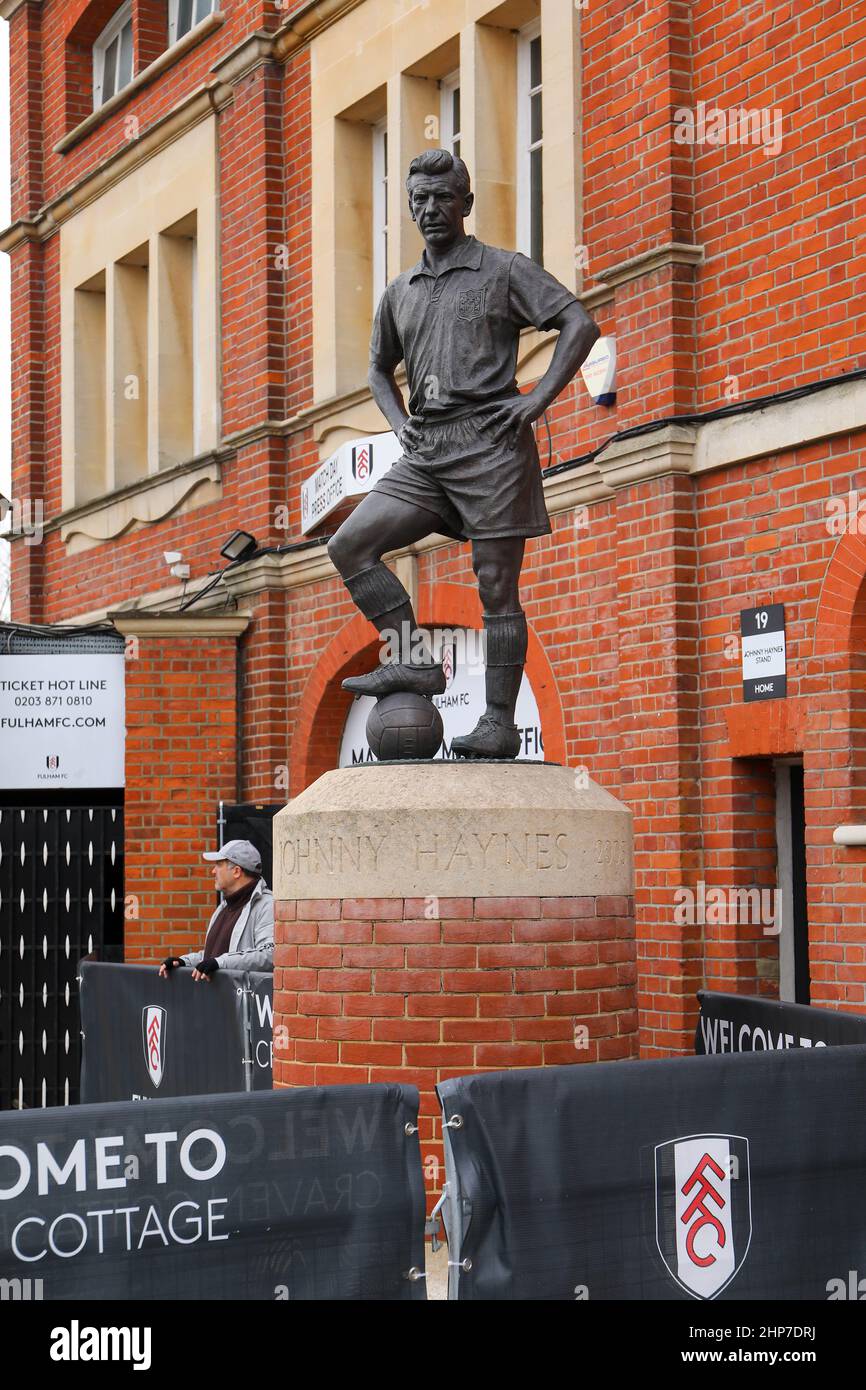 Johnny haynes statue hi-res stock photography and images - Alamy