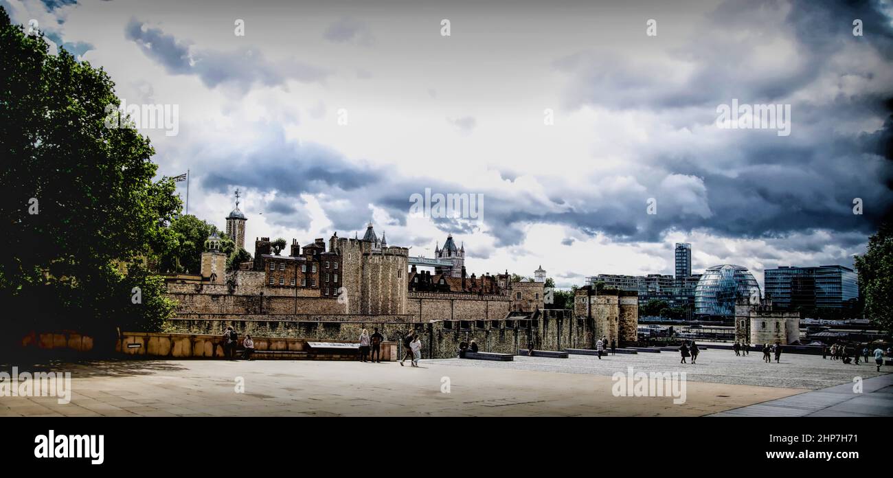 View of Tower Hill Plaza. Greater London, England, UK Stock Photo - Alamy